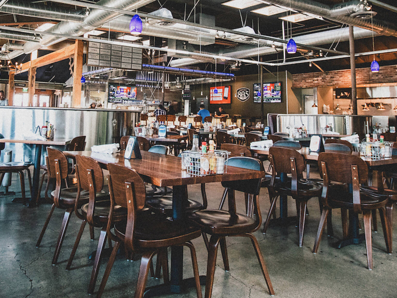 22 Best Sports Bars in Los Angeles to Watch the Big Game