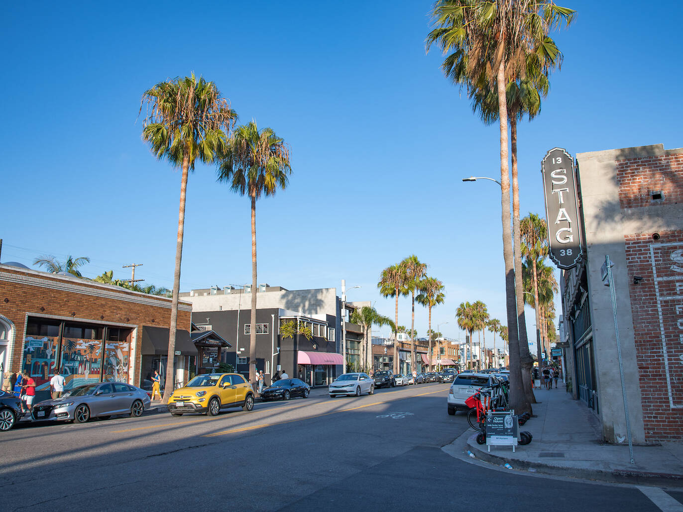 Guide to Venice Beach’s Abbot Kinney for Eating, Shopping & More