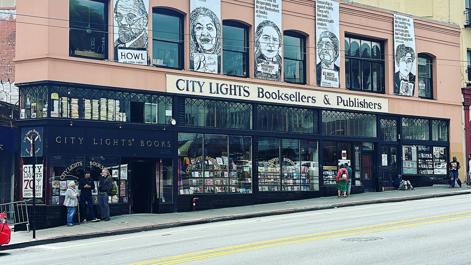 16 Best Independent Bookstores in the US to Shop Local