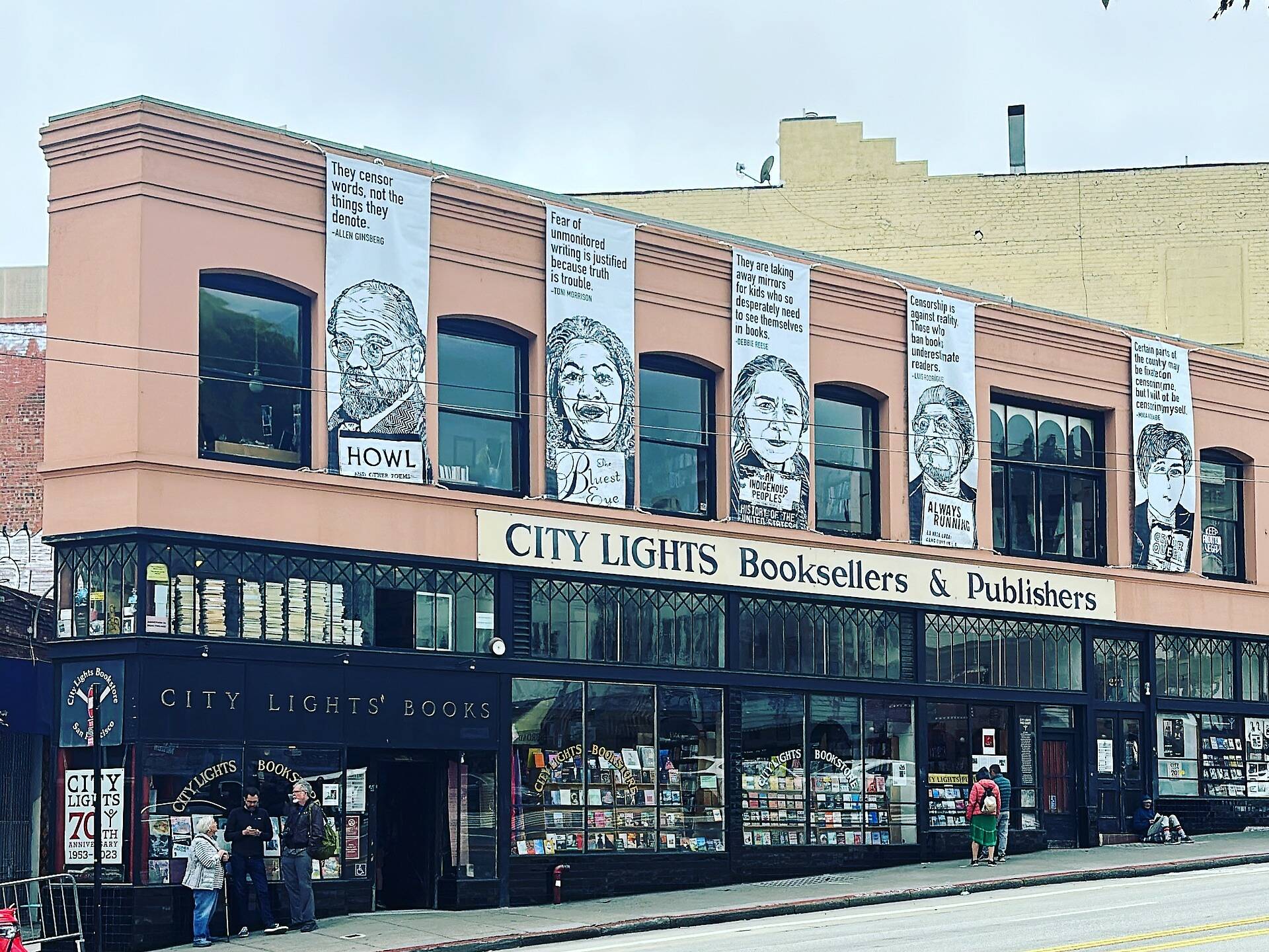 16 Best Independent Bookstores in the US to Shop Local
