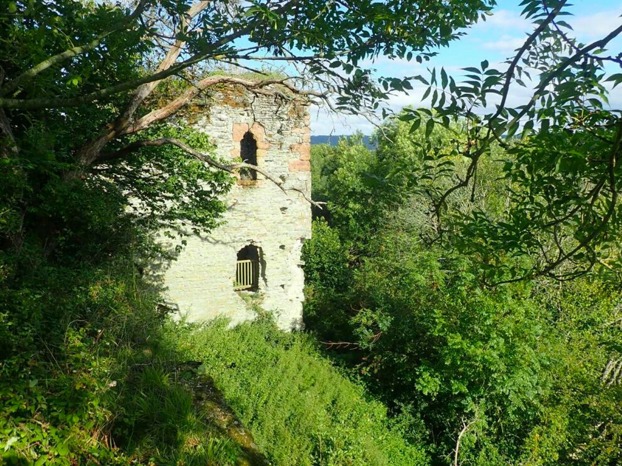 1,000-Year-Old Wigmore Castle in Herefordshire is On the Market For ...