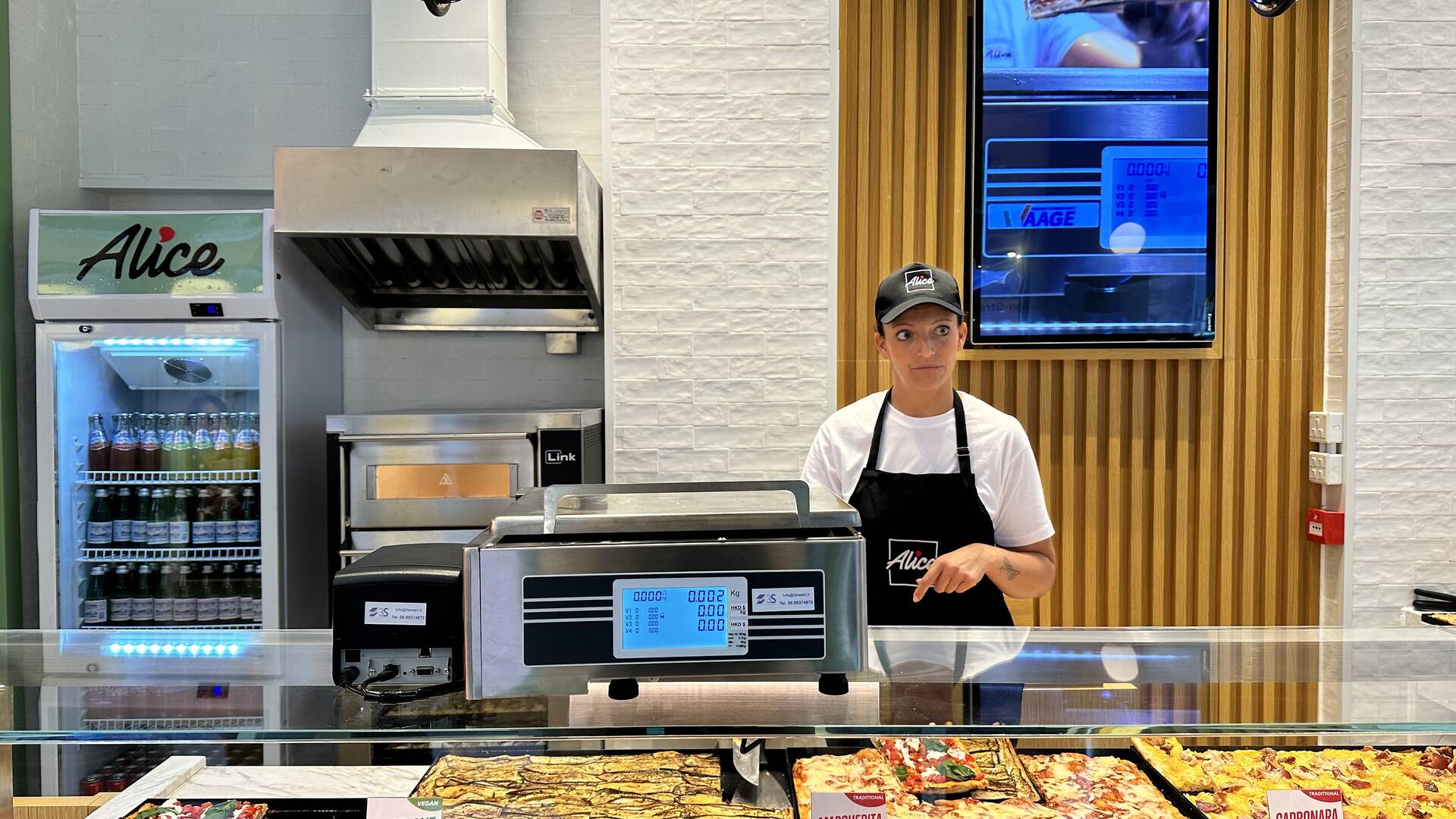 有片！每件 Pizza $25起｜意大利羅馬的人氣長方形手切薄餅專家 Alice Pizza 首間亞洲區分店進駐灣仔