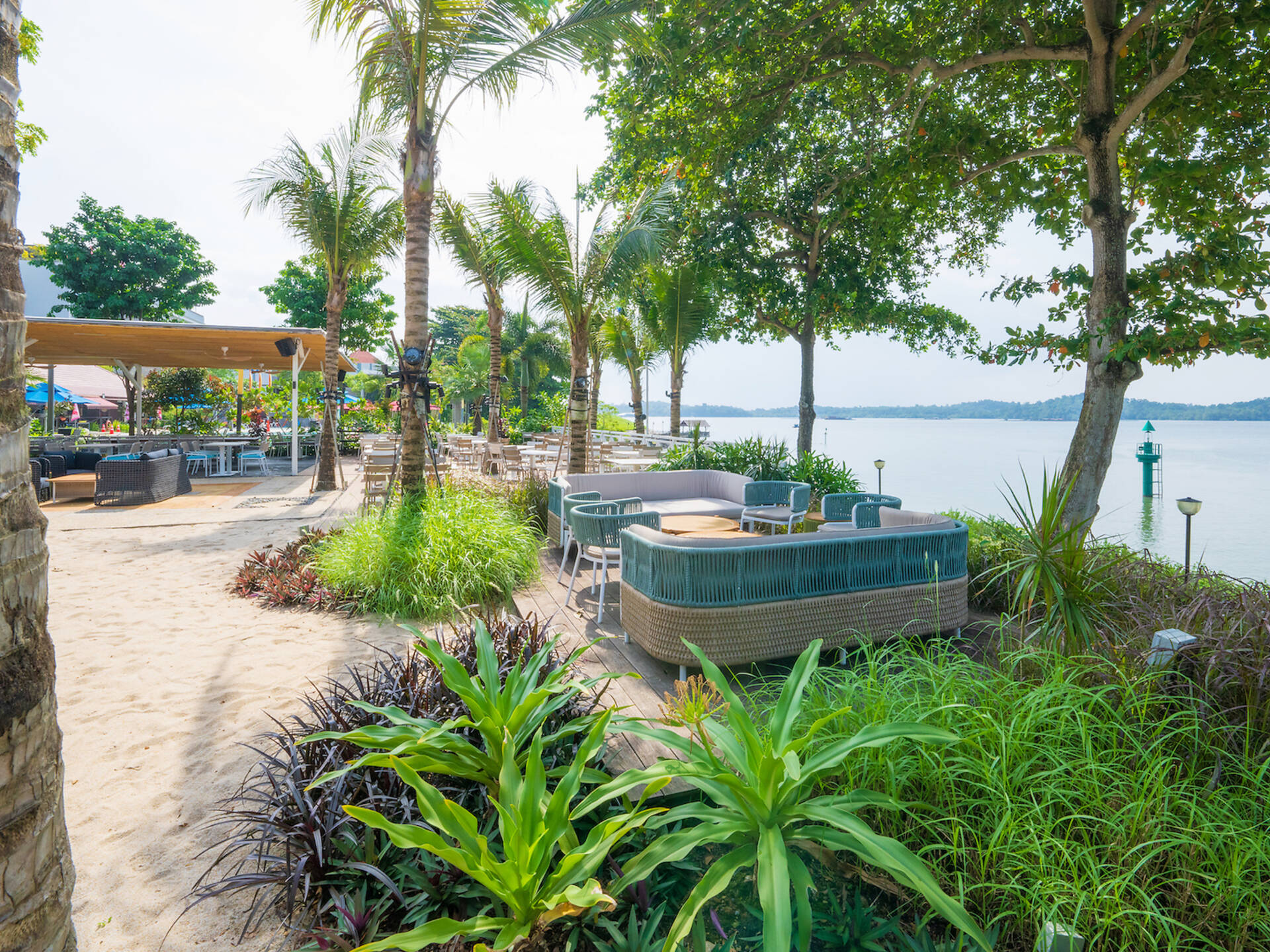21 Best Waterfront Restaurants and Cafés in Singapore