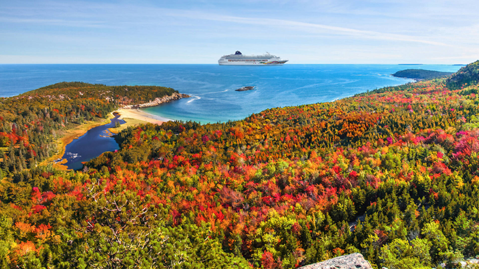 10 Best Fall Foliage Cruises in the U.S. for Scenic Leaf Peeping