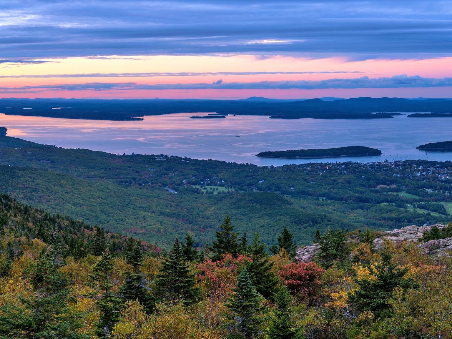 10 Best Fall Foliage Cruises in the U.S. for Scenic Leaf Peeping