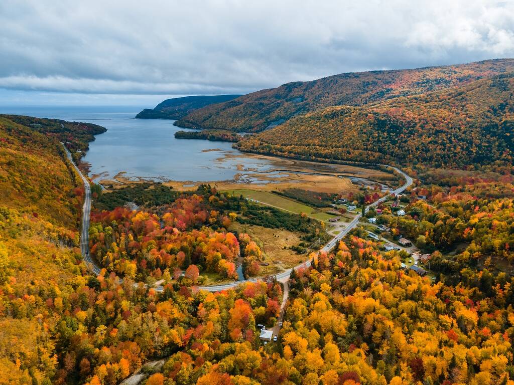 10 Best Fall Foliage Cruises in the U.S. for Scenic Leaf Peeping