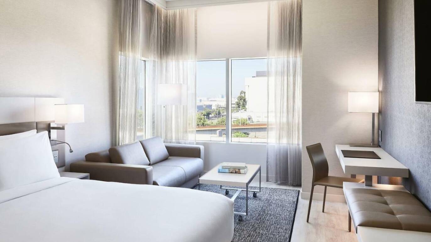 9 Best LAX Airport Hotels for 2025