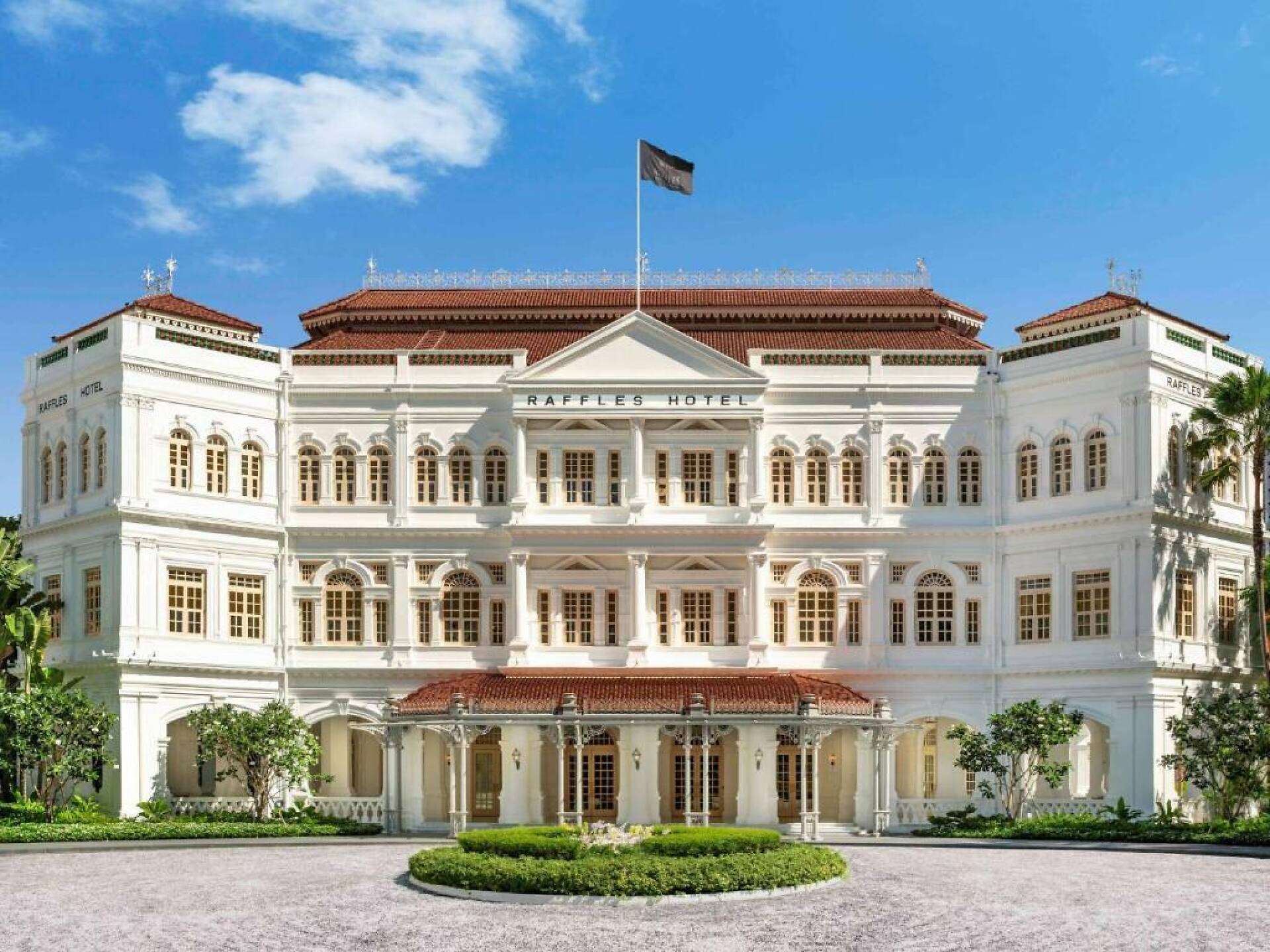 Raffles Hotel Guide: Best Things To Eat, Do, And Shop