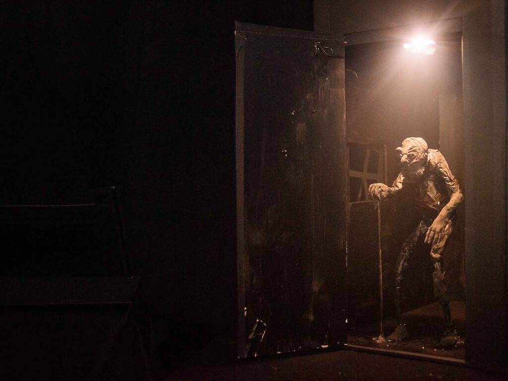 14 Terrifying Haunted Houses Near Chicago