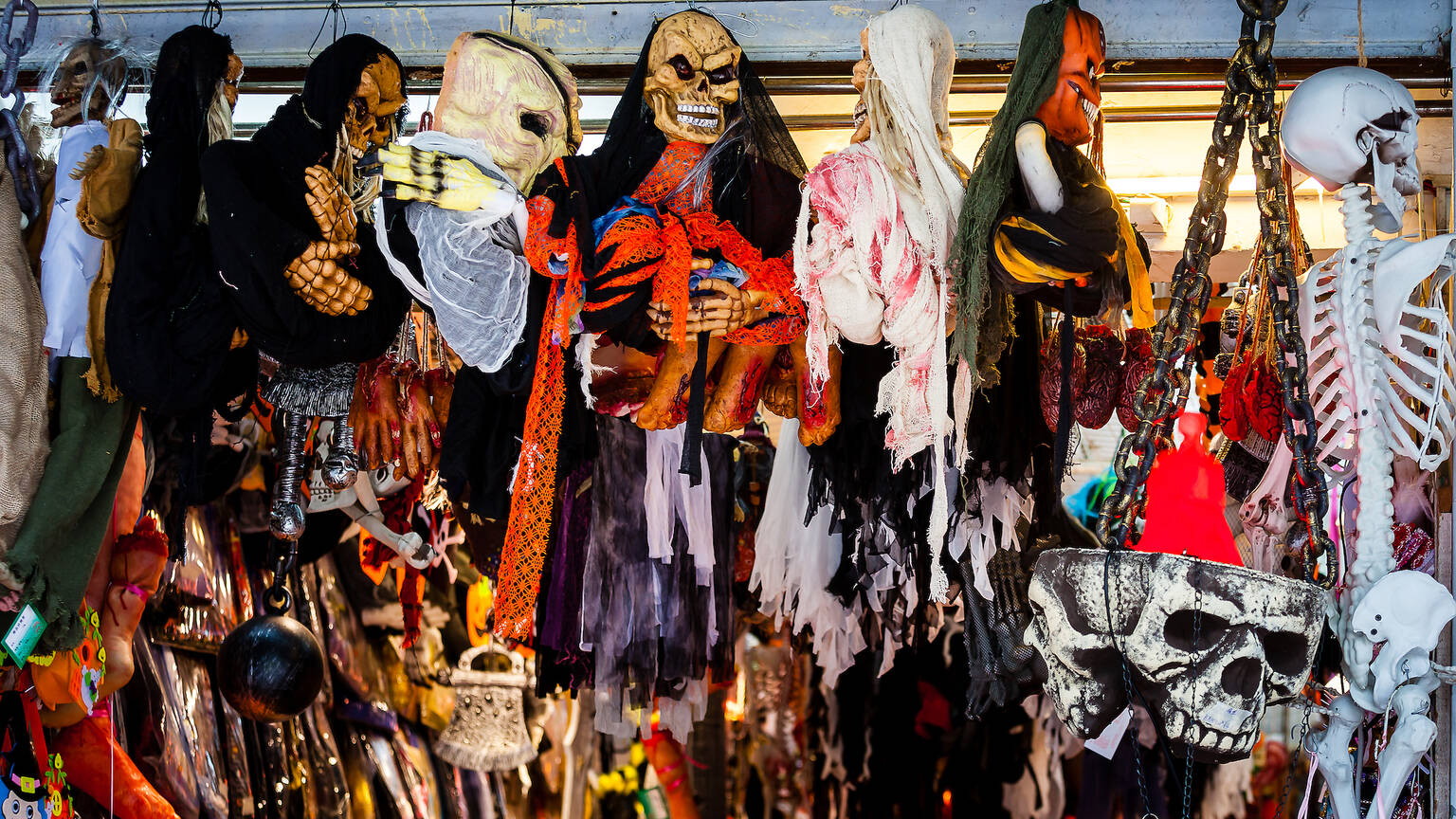 9 Best Costumes Stores in the USA for All Your Halloween Needs