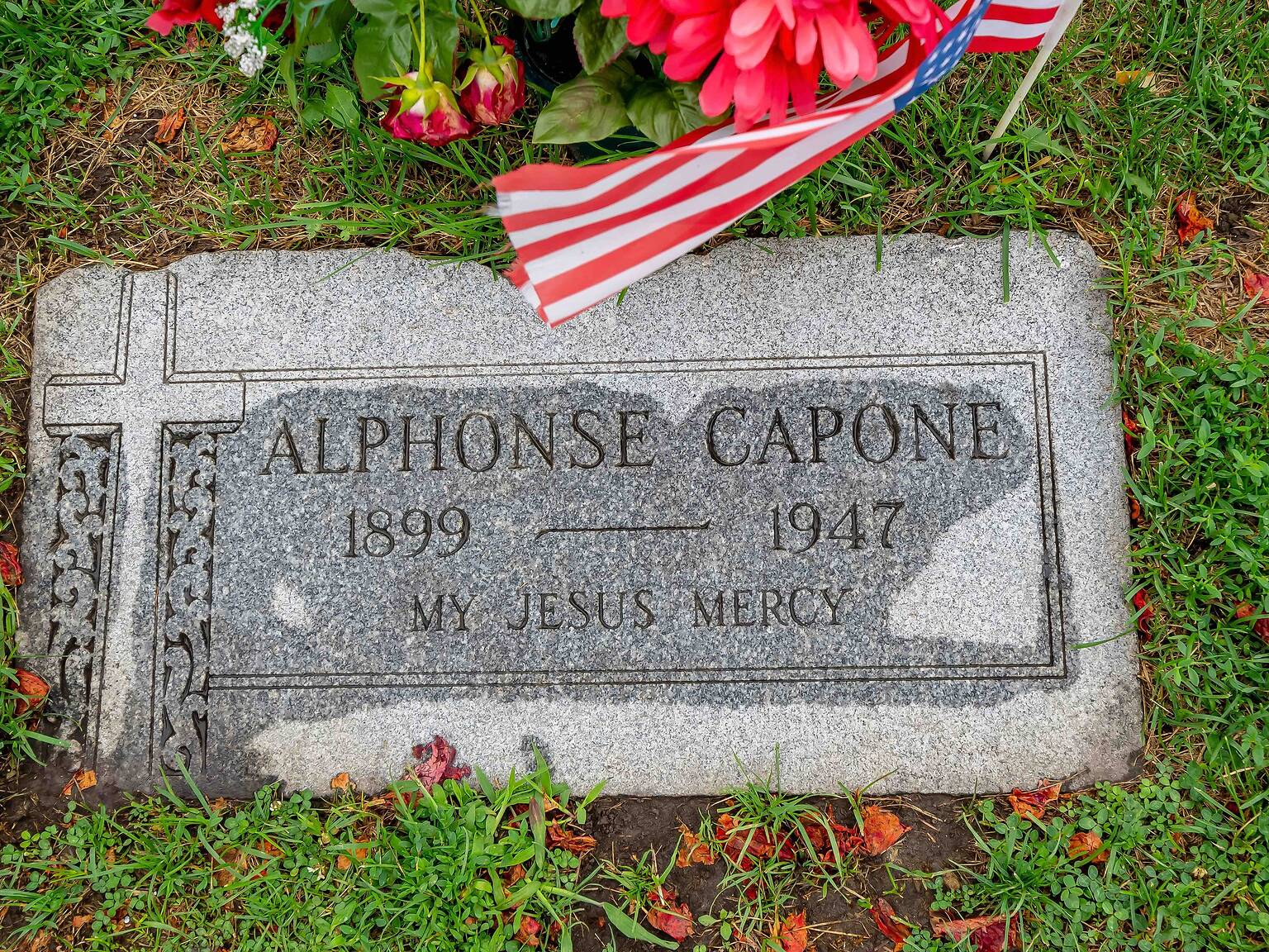 9 Beautiful Cemeteries in Chicago You Should Visit
