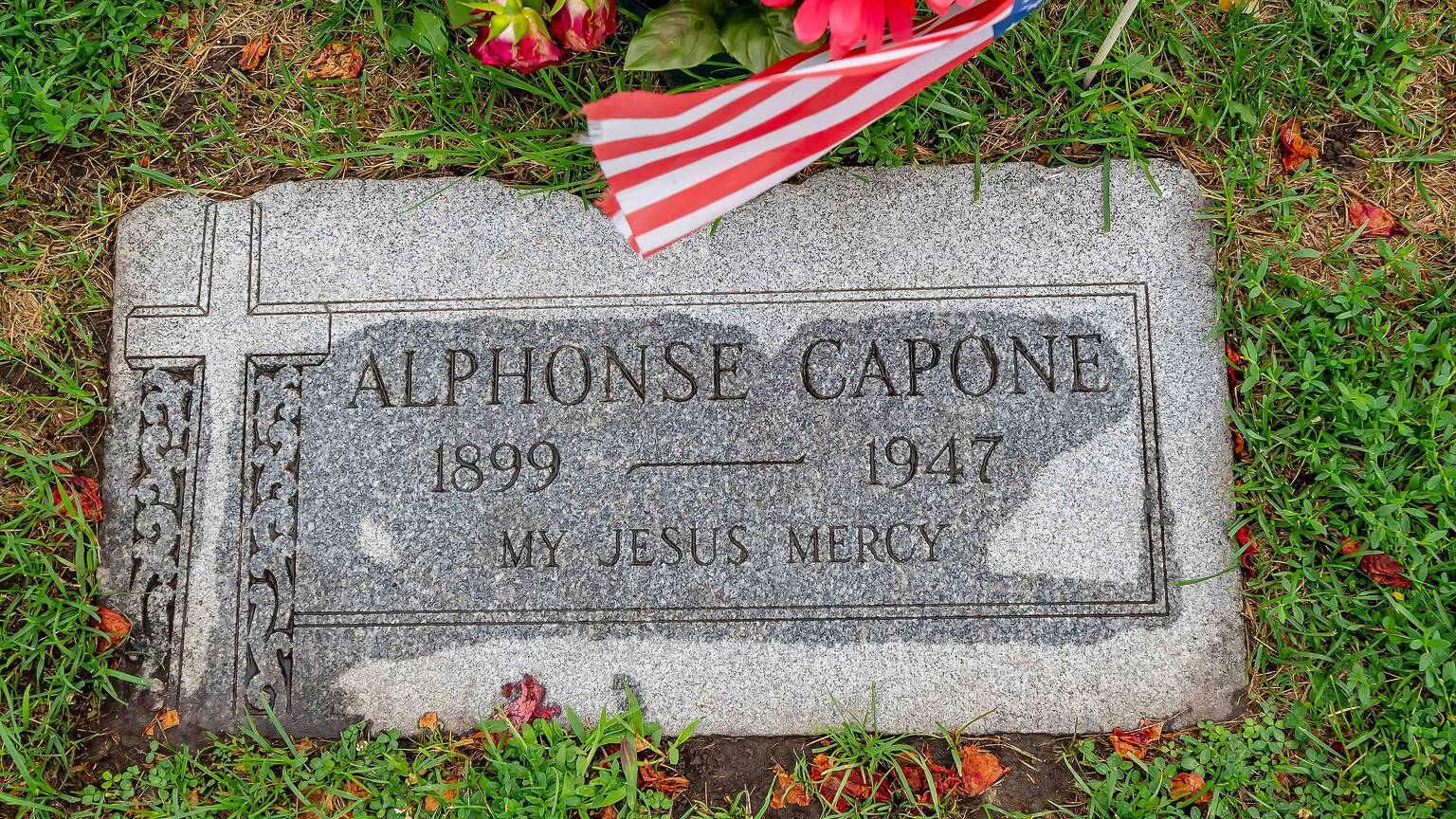 9 Beautiful Cemeteries in Chicago You Should Visit