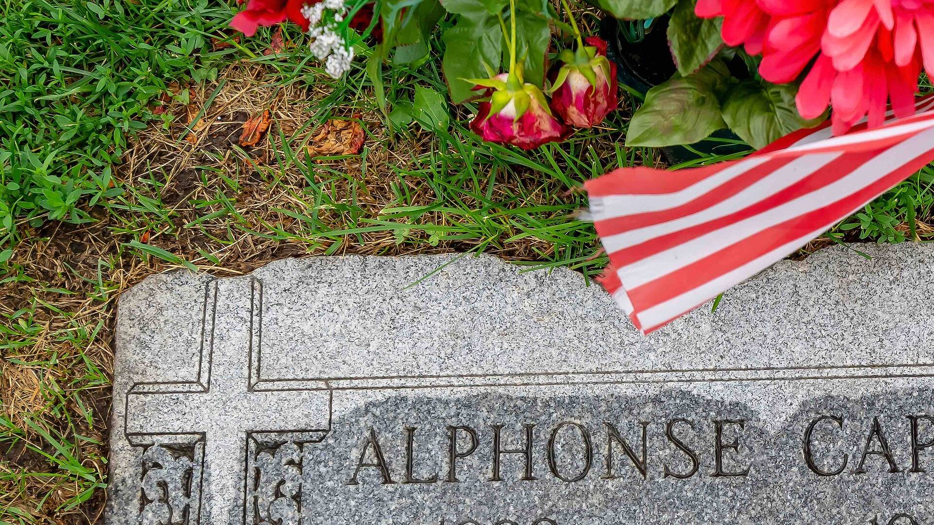 9 Beautiful Cemeteries in Chicago You Should Visit