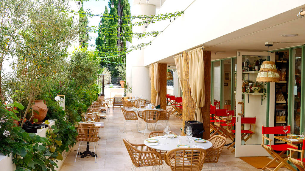 30 Best Outdoor Patios for Alfresco Dining in Los Angeles