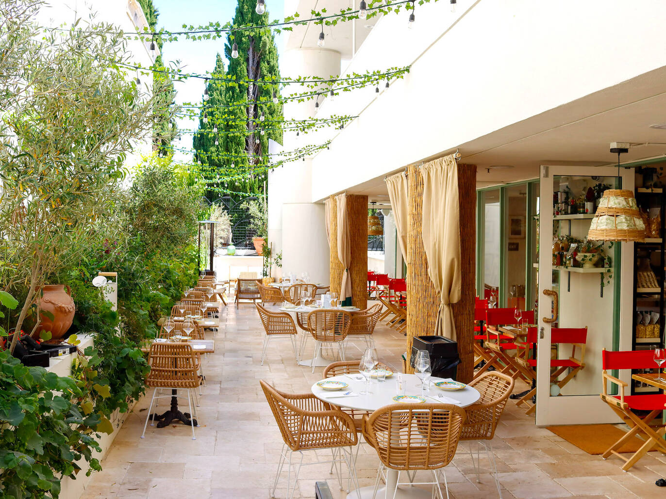 32 Best Outdoor Patios for Alfresco Dining in Los Angeles