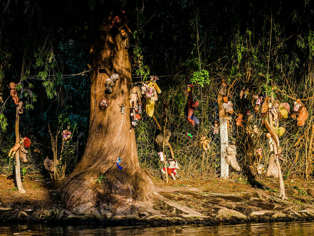 20 Spookiest Haunted Places In The World, From Ghosts To Graveyards