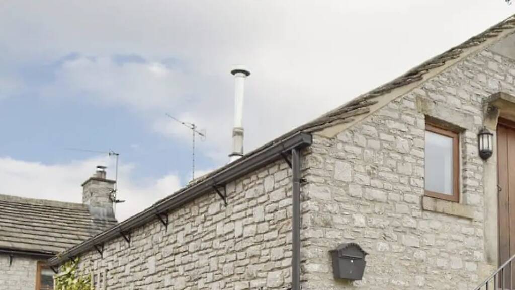 The Best Cosy Cottages in the UK for 2025: Hot Tubs, Dog-Friendly Stays ...