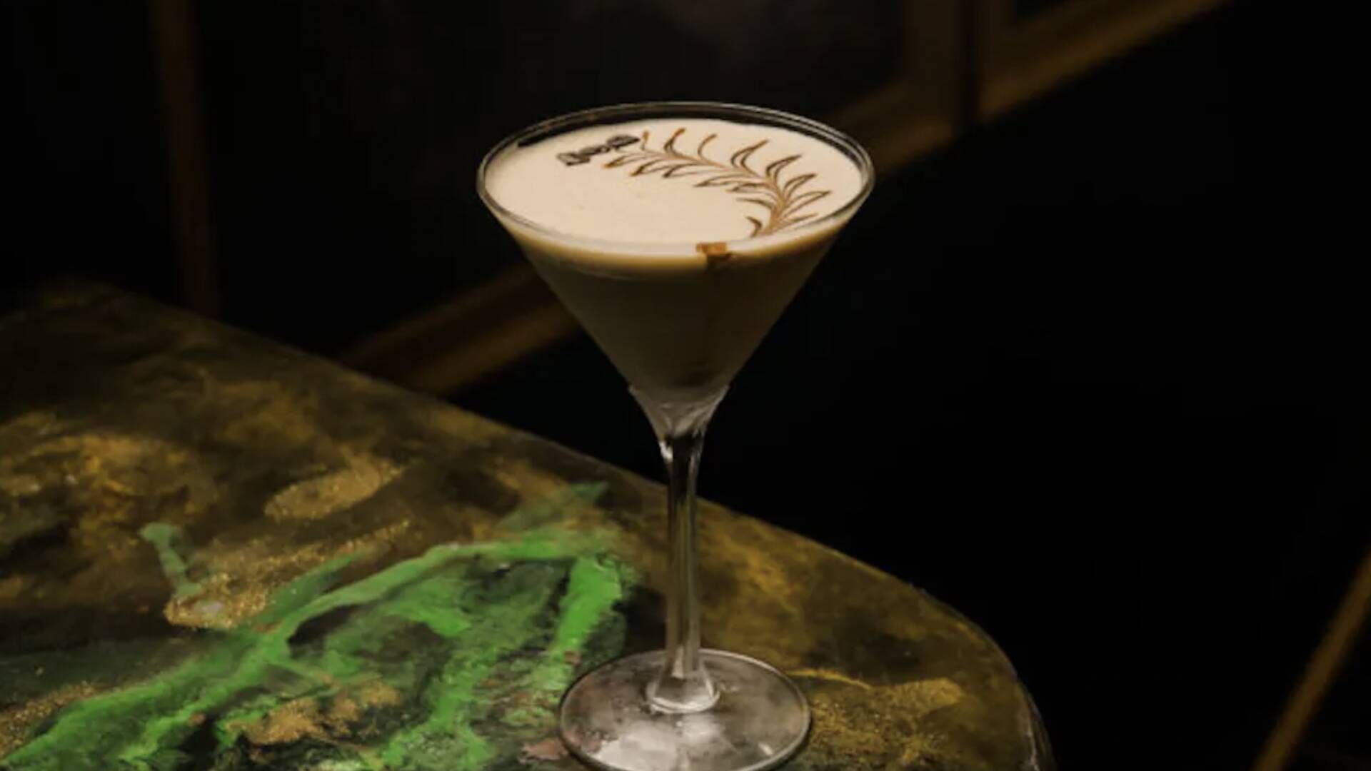 Best Cocktail Bars in Boston: 18 Trendy Lounges for Delicious Drinks