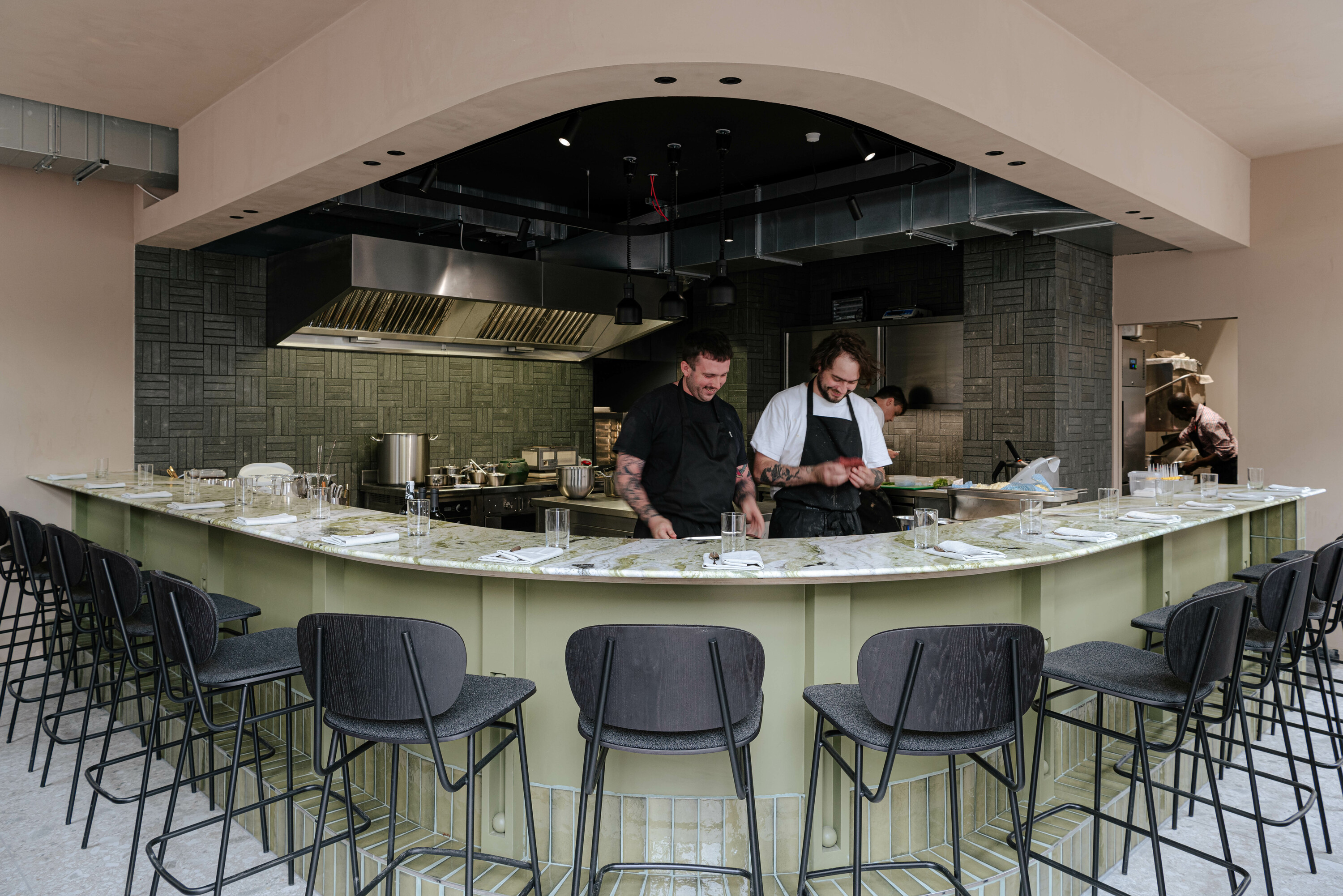 Shania Twain Uses This Cooking Essential To Hydrate Her Skin & You Can ...