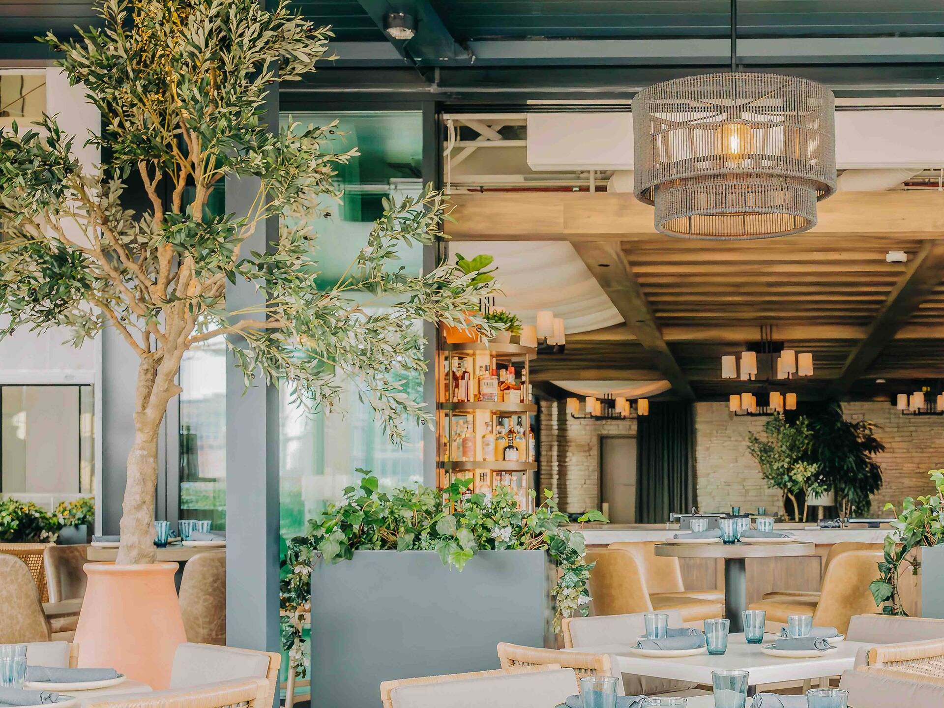 Winter Rooftop Bars in Chicago: Top Spots To Get Cozy