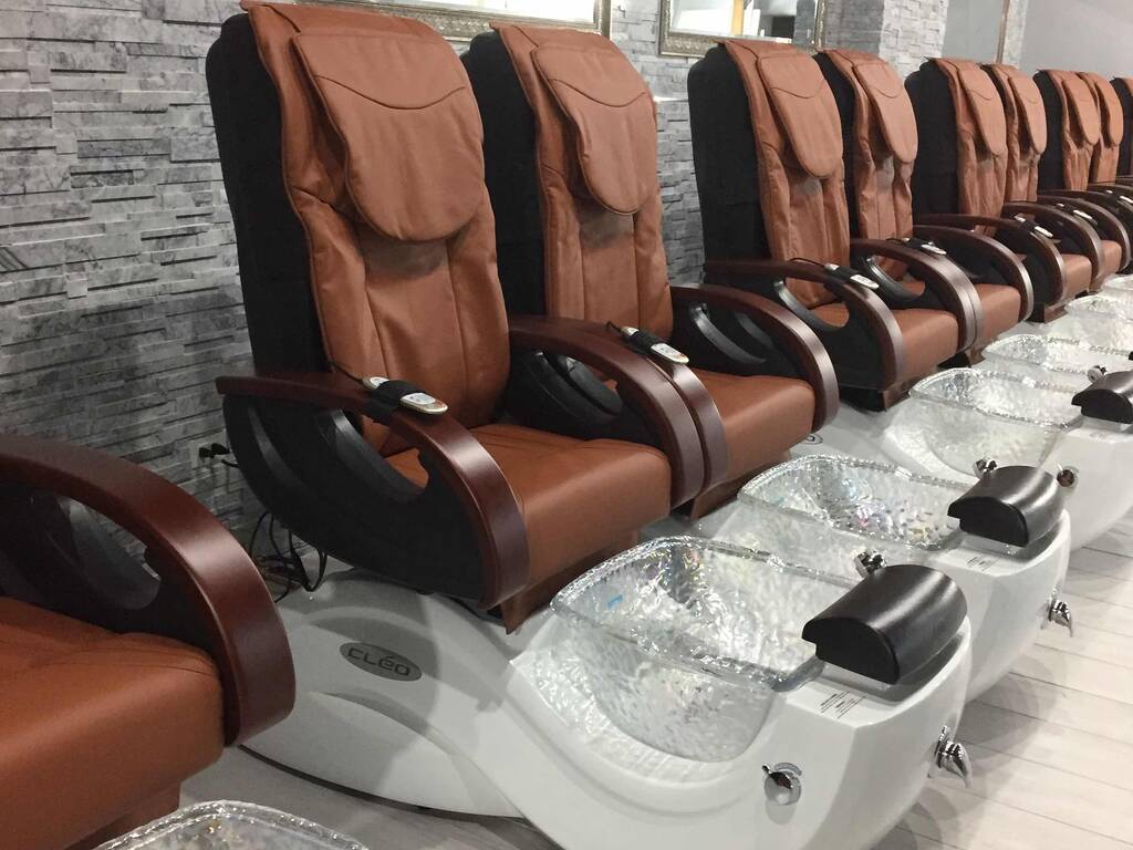 Nail Salons in Chicago for Manicures, Pedicures and Nail Art