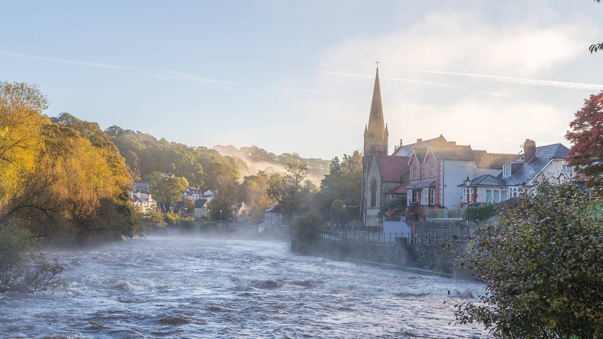 11 Best Christmas Towns in the UK For A Festive Trip