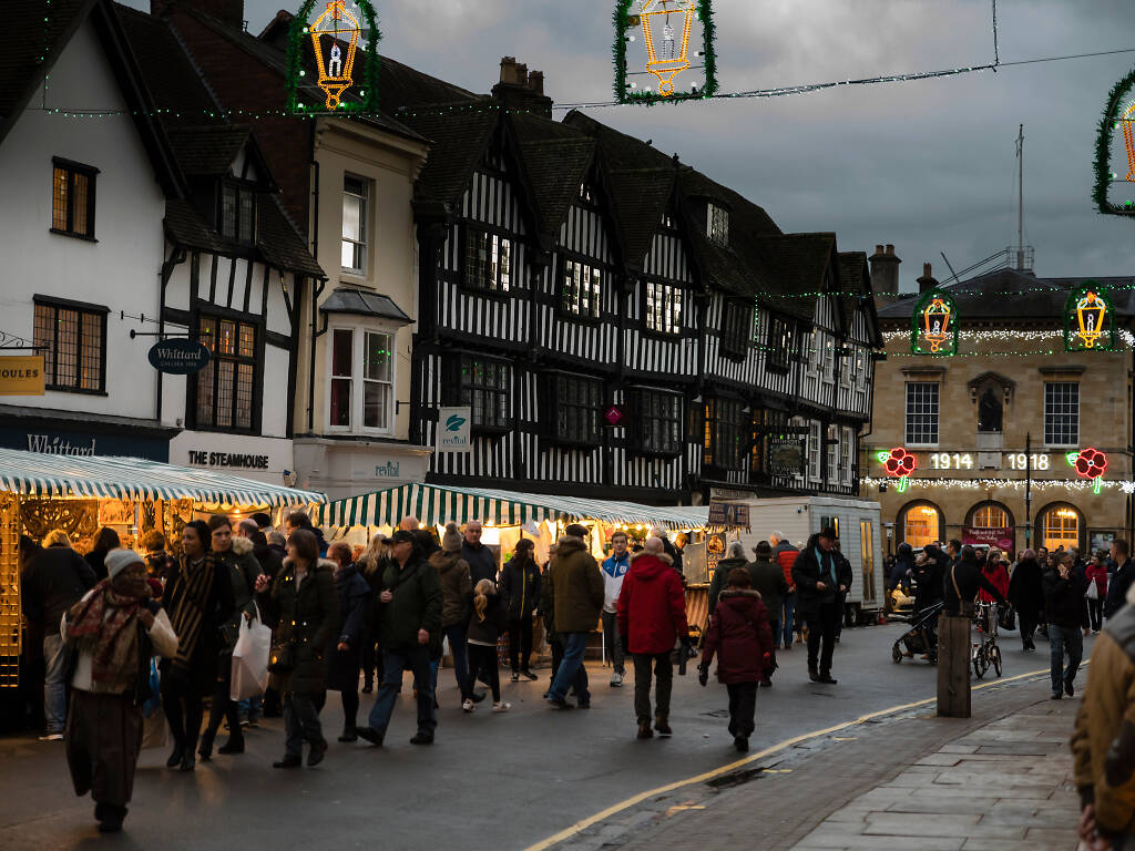 11 Best Christmas Towns in the UK For A Festive Trip