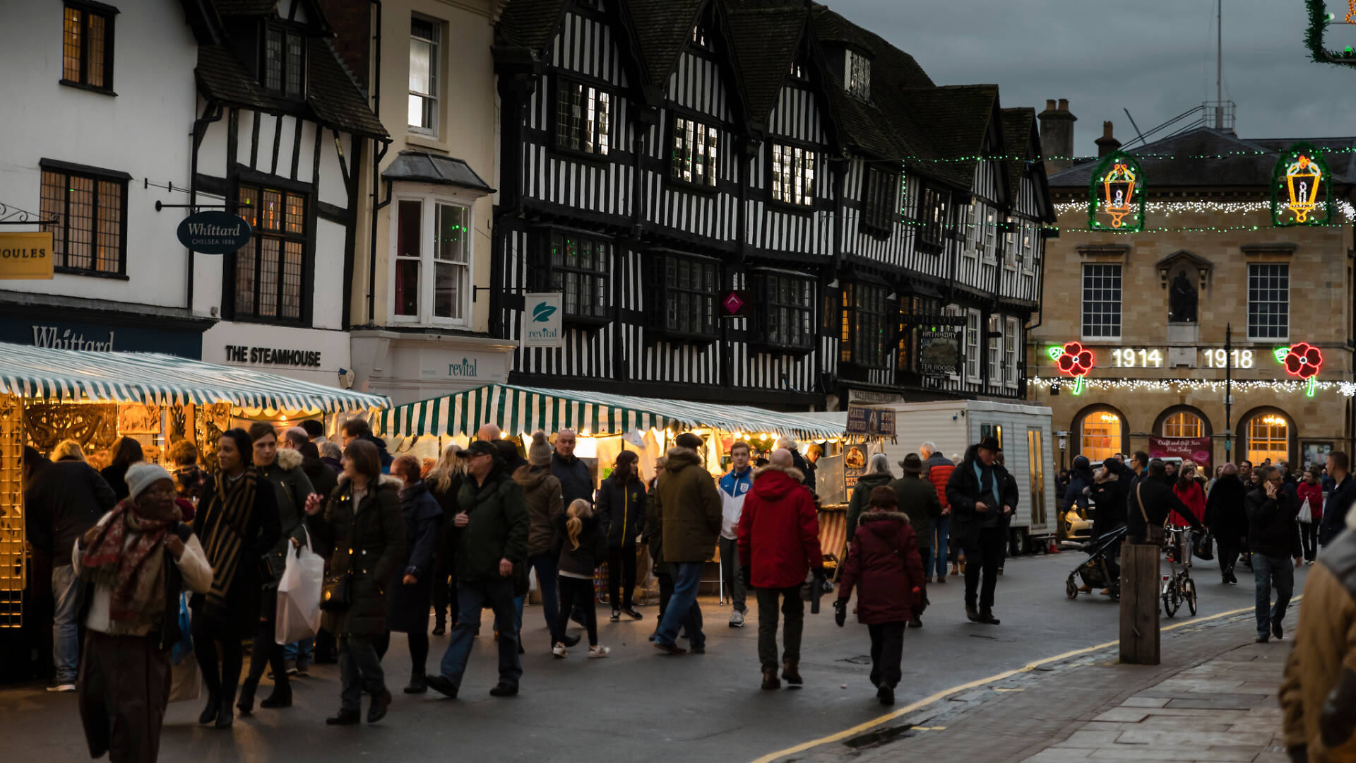 11 Best Christmas Towns in the UK For A Festive Trip