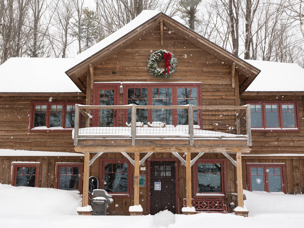 10 Prettiest Northeastern Towns to Visit in Winter for a Cozy Vacation