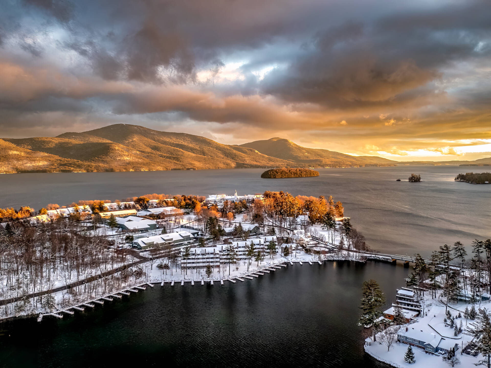 10 Prettiest Northeastern Towns to Visit in Winter for a Cozy Vacation