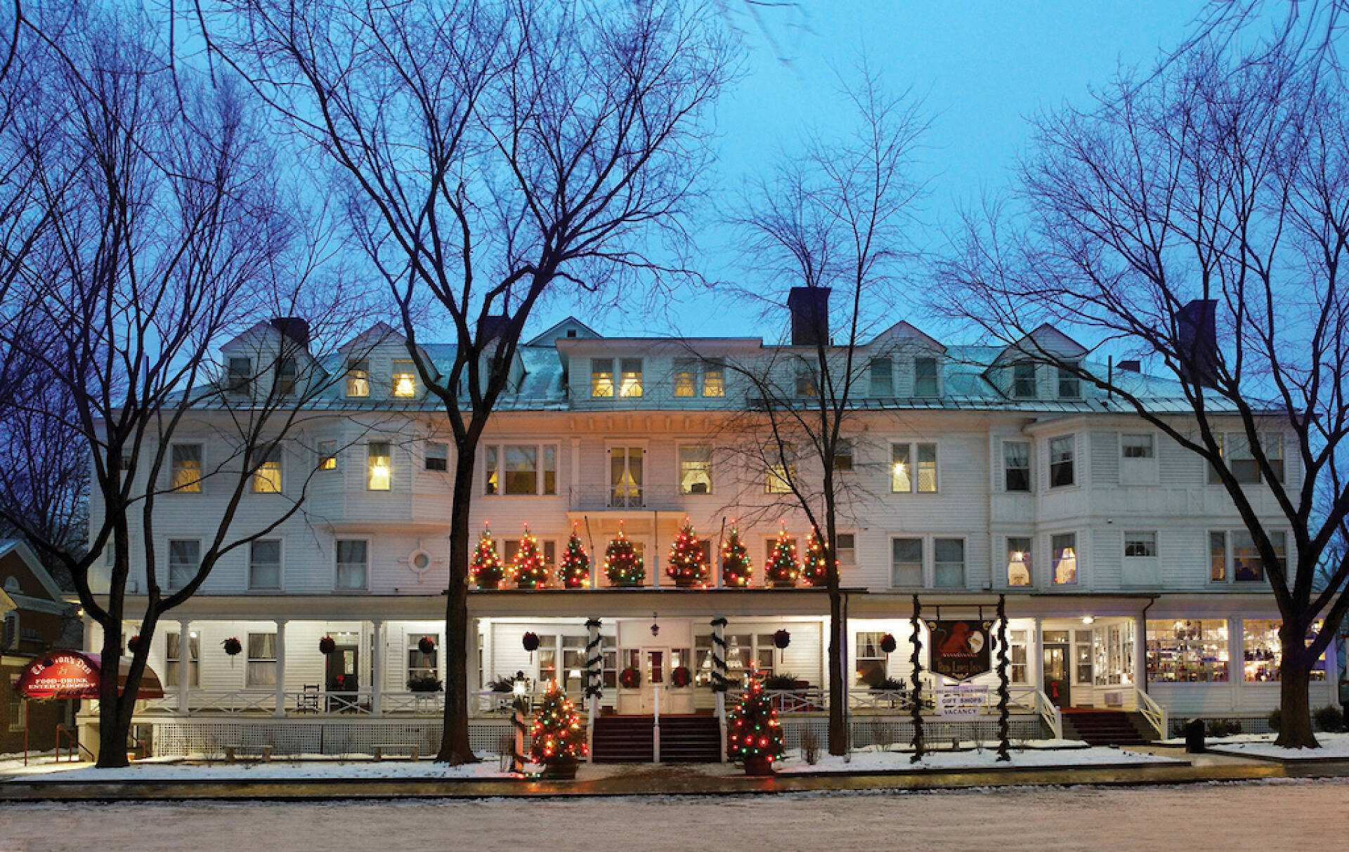 10 Prettiest Northeastern Towns to Visit in Winter for a Cozy Vacation