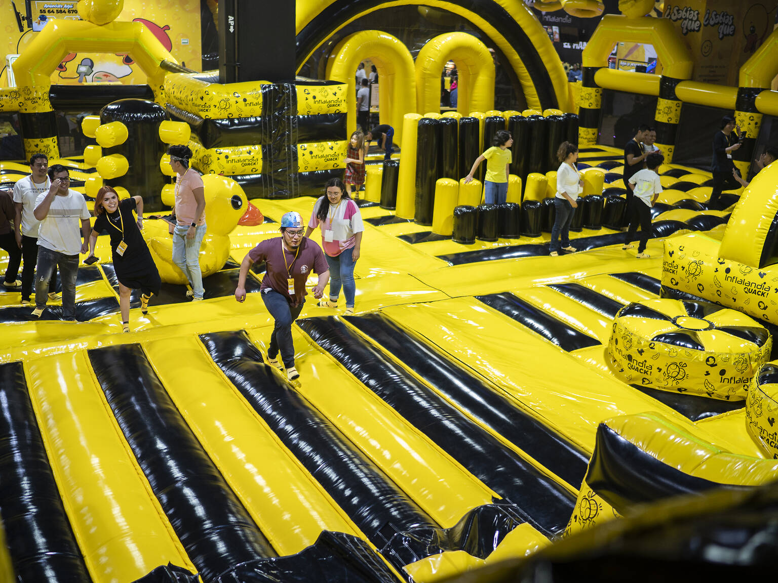 Brincolines para niños y adultos. Parques de trampolines en CDMX