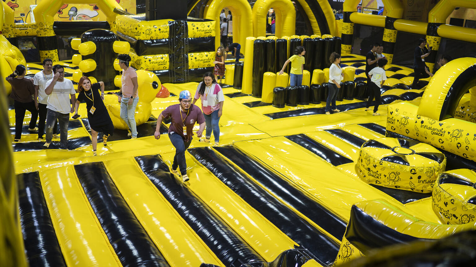 Brincolines para niños y adultos. Parques de trampolines en CDMX