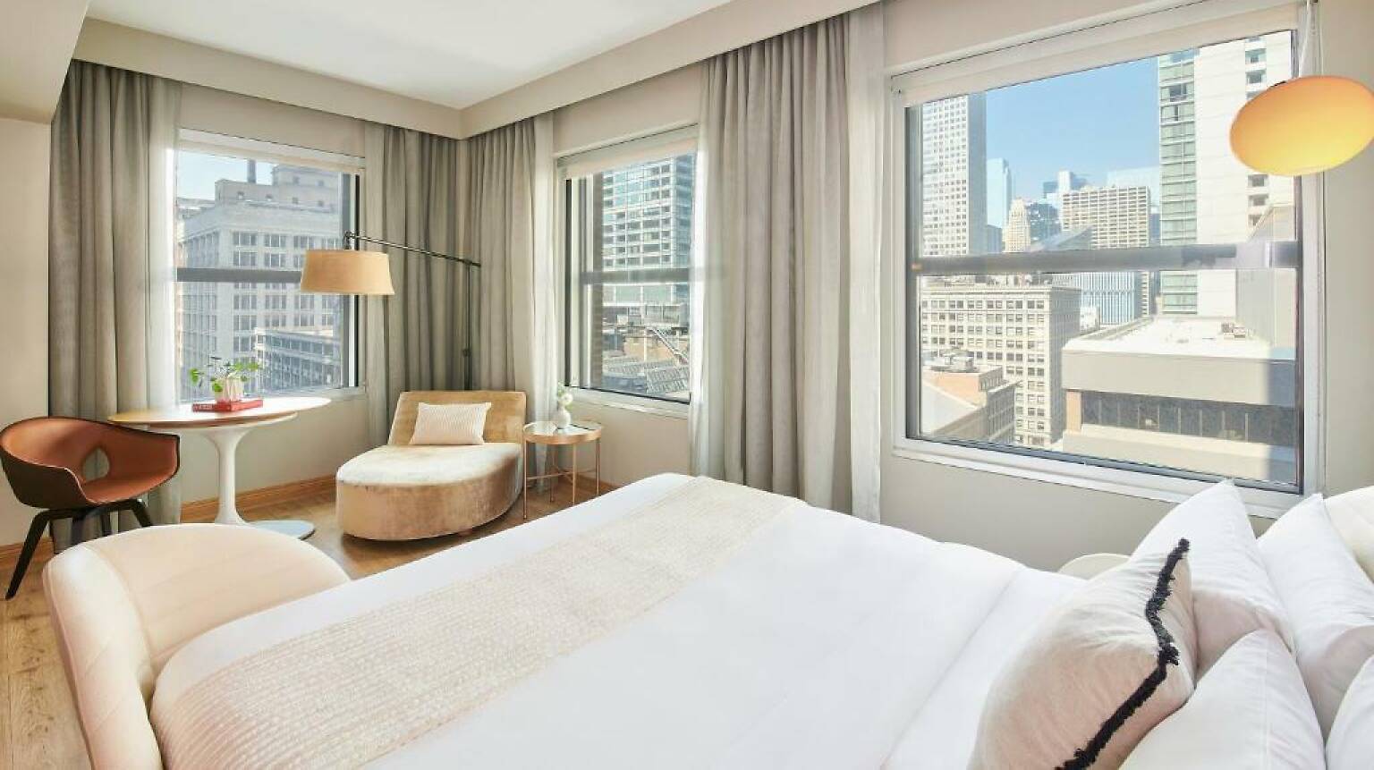 17 Best Downtown Chicago Hotels in The Loop