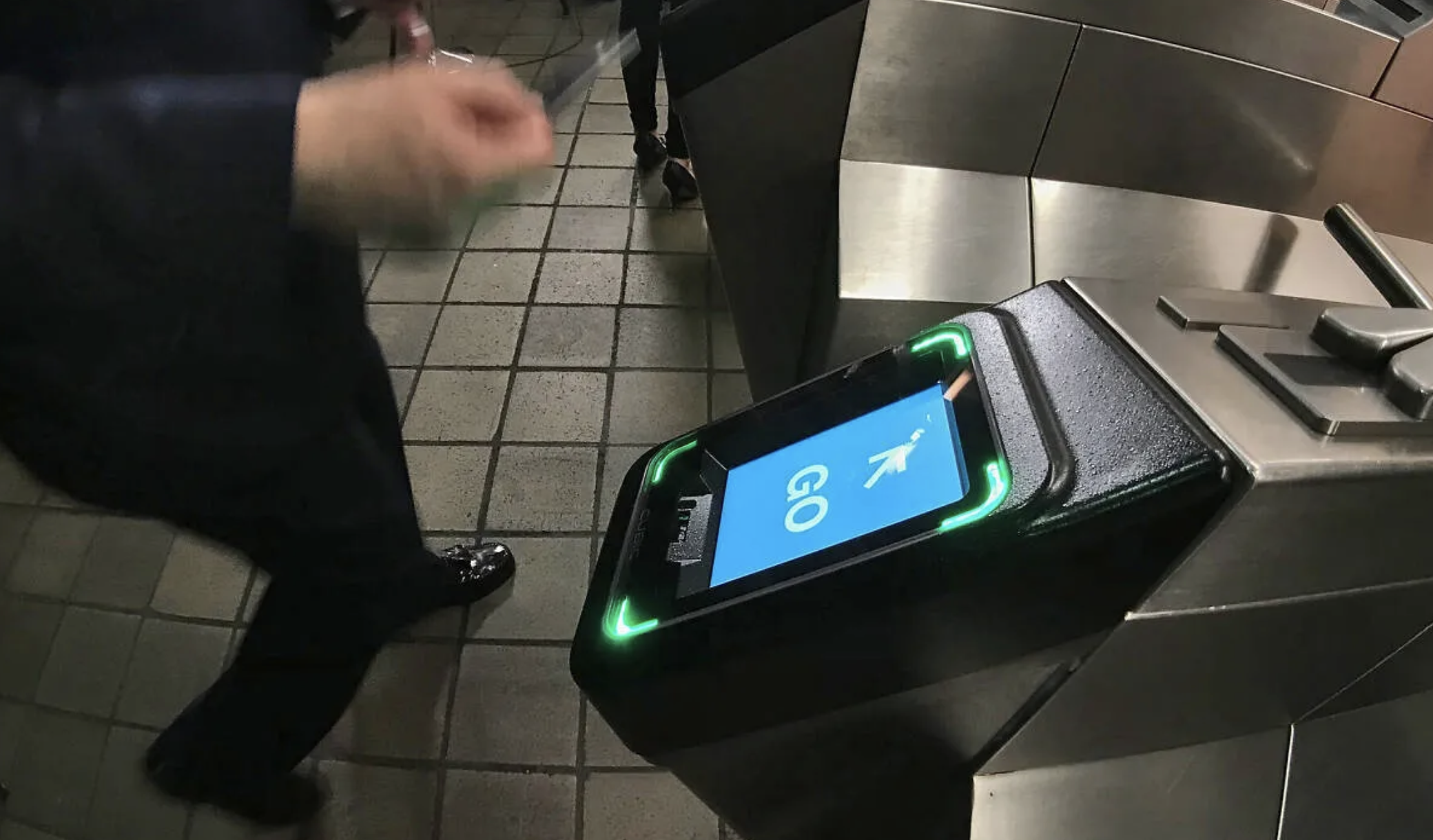 Contactless tap-and-go system has debuted on the PATH in New Jersey