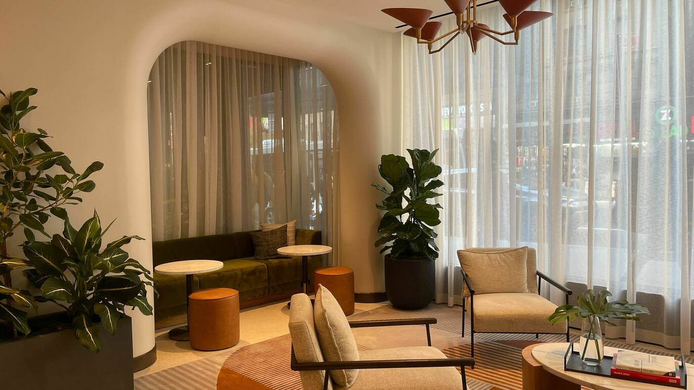 Hotel Review: Kimpton Hotel Theta (★★★★)