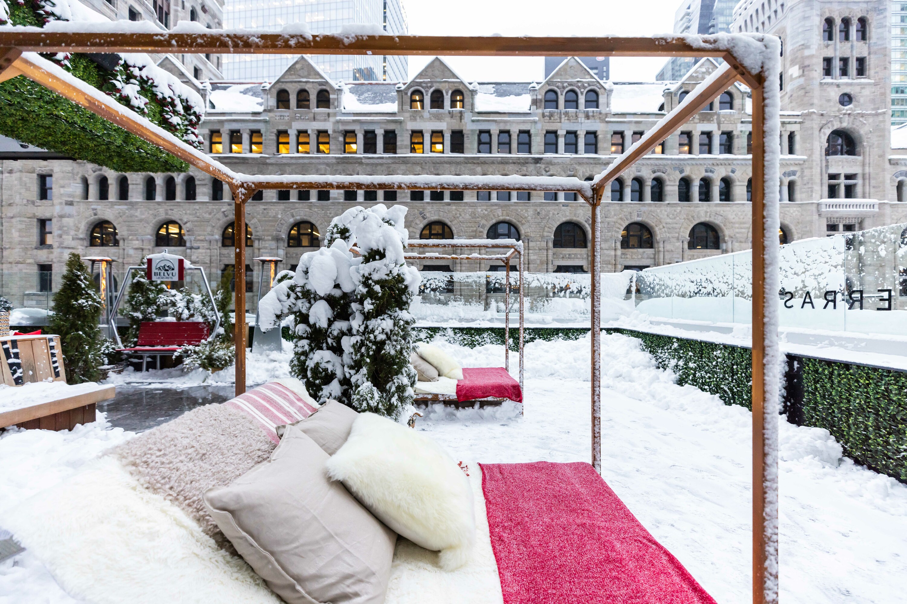 A new winter terrasse in Montreal has transformed into an alpine wonderland