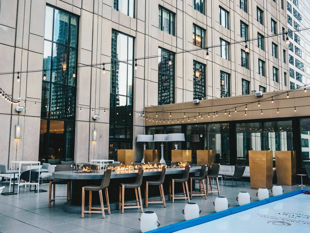 37 Cozy Restaurants & Bars in Chicago With Fireplaces