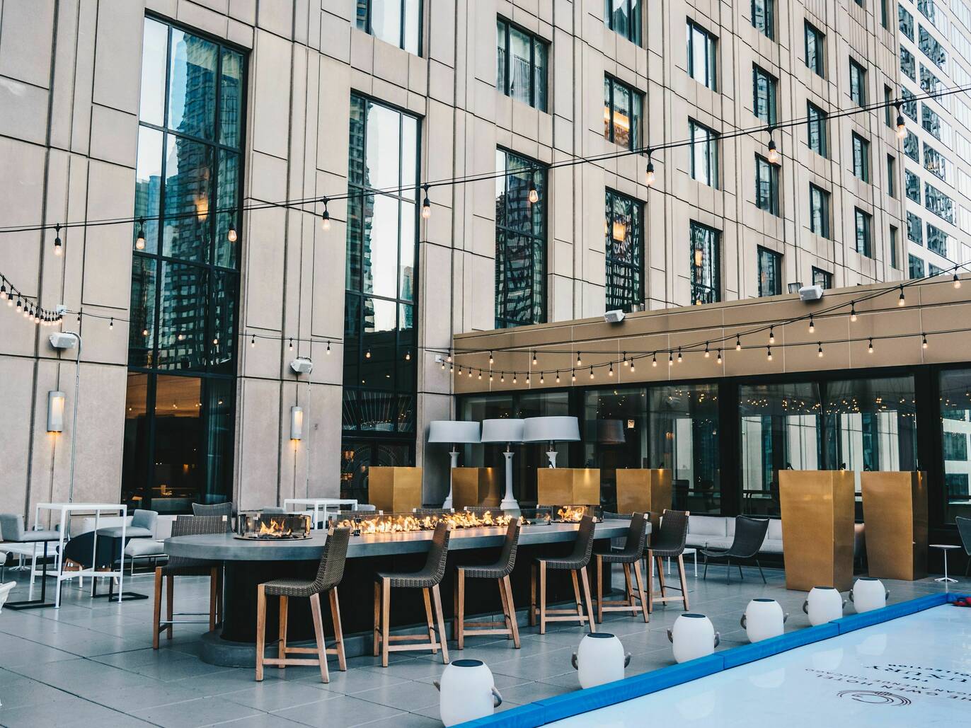 37 Cozy Restaurants & Bars in Chicago With Fireplaces