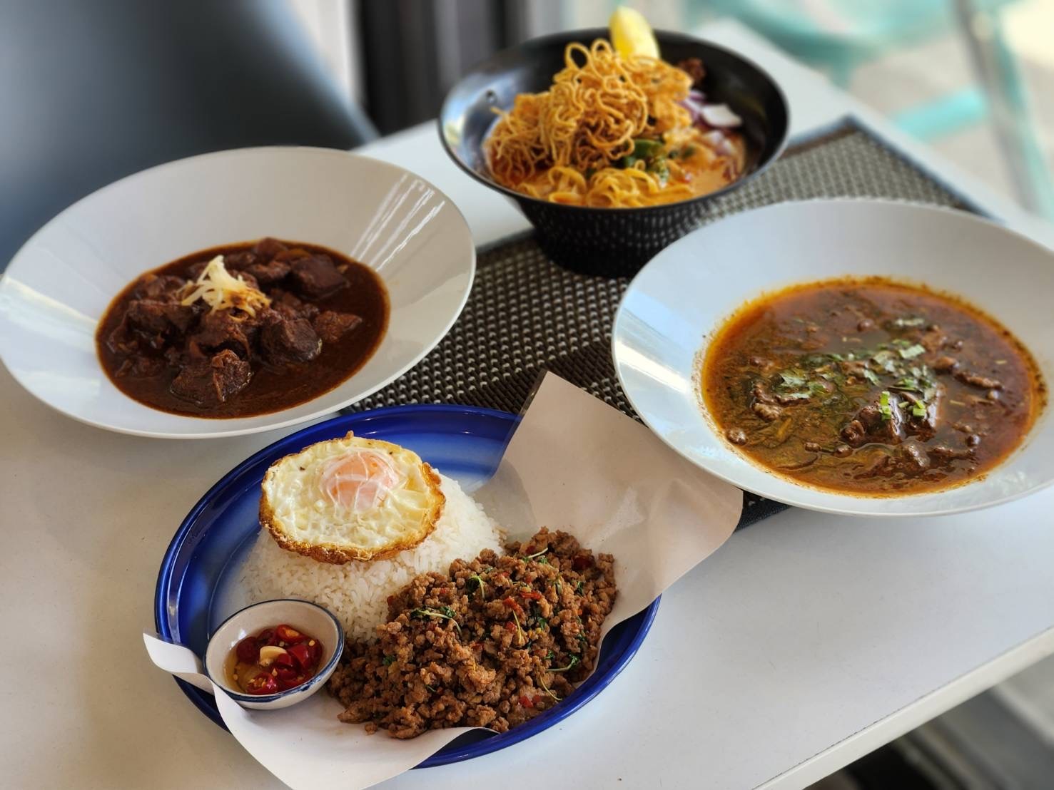 Mon Thai | Thai restaurant in Zetland serving traditional food