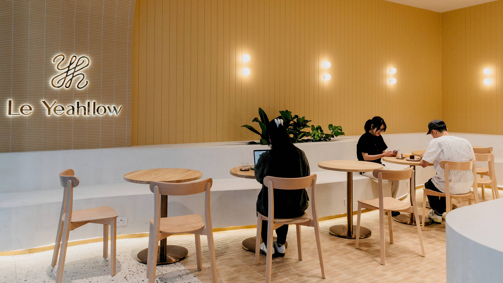 Le Yeahllow brings a beautiful surrealist cake shop to the CBD