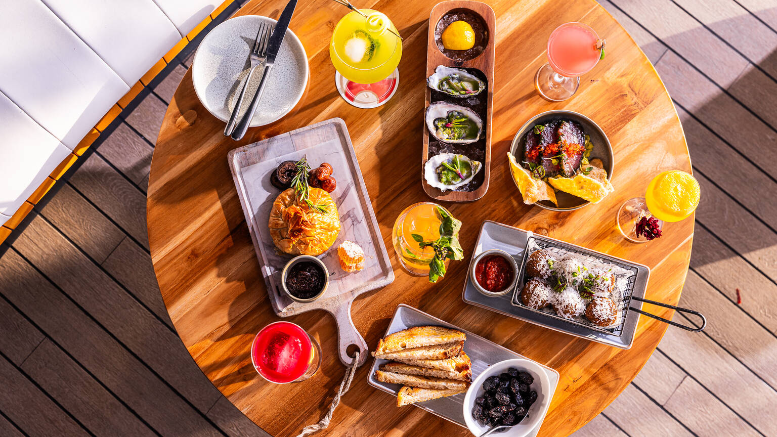 Zephyr Bar Sydney | A rooftop bar at the Hyatt Regency hotel