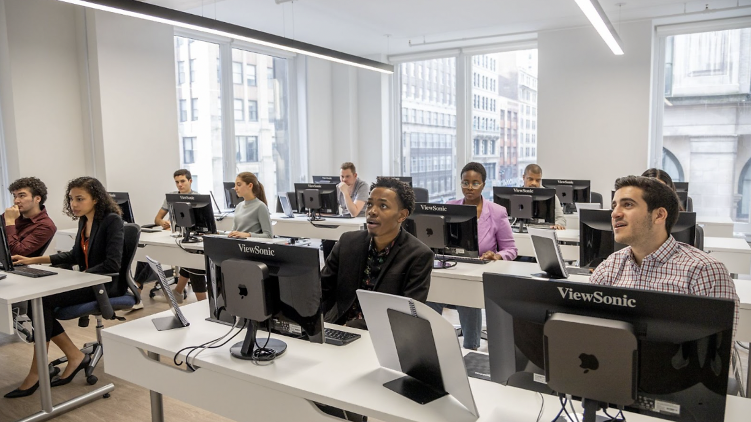 Graphic design classes near me: best in-person and virtual live classes