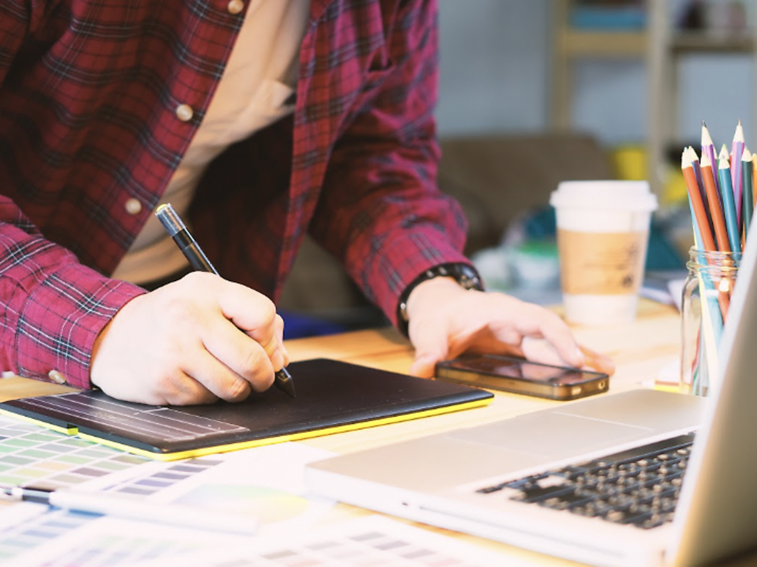 Graphic design classes near me: best in-person and virtual live classes