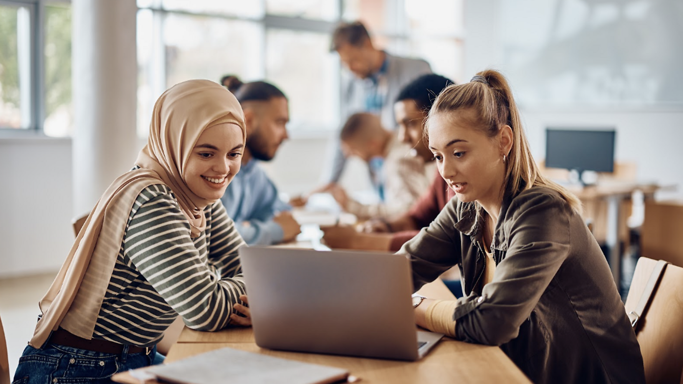 Graphic design classes near me: best in-person and virtual live classes