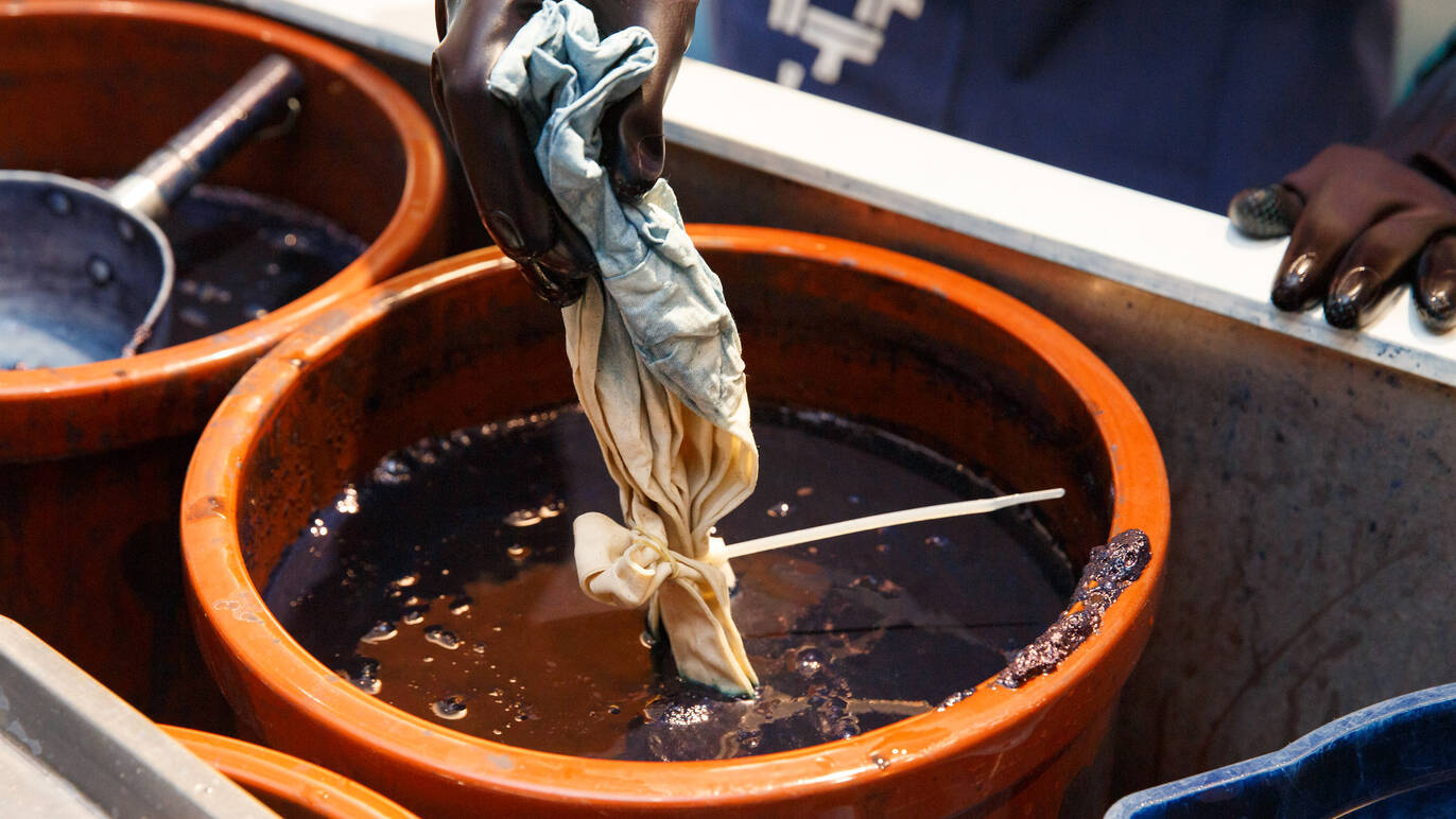 Mizuno Dye Factory Hibiya Okuroji | Things to do in Hibiya, Tokyo