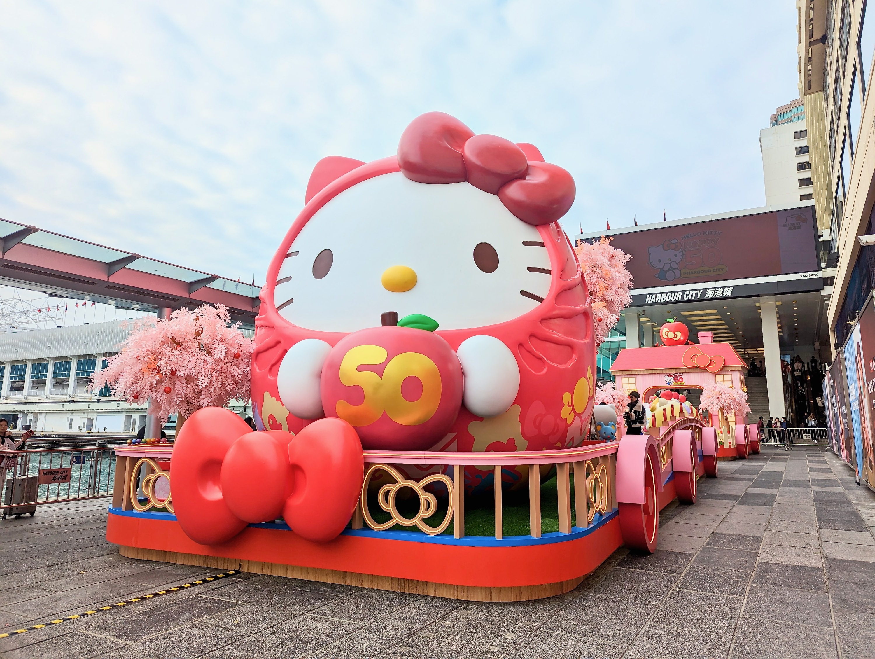 海港城 Hello Kitty 打卡佈置及限定店