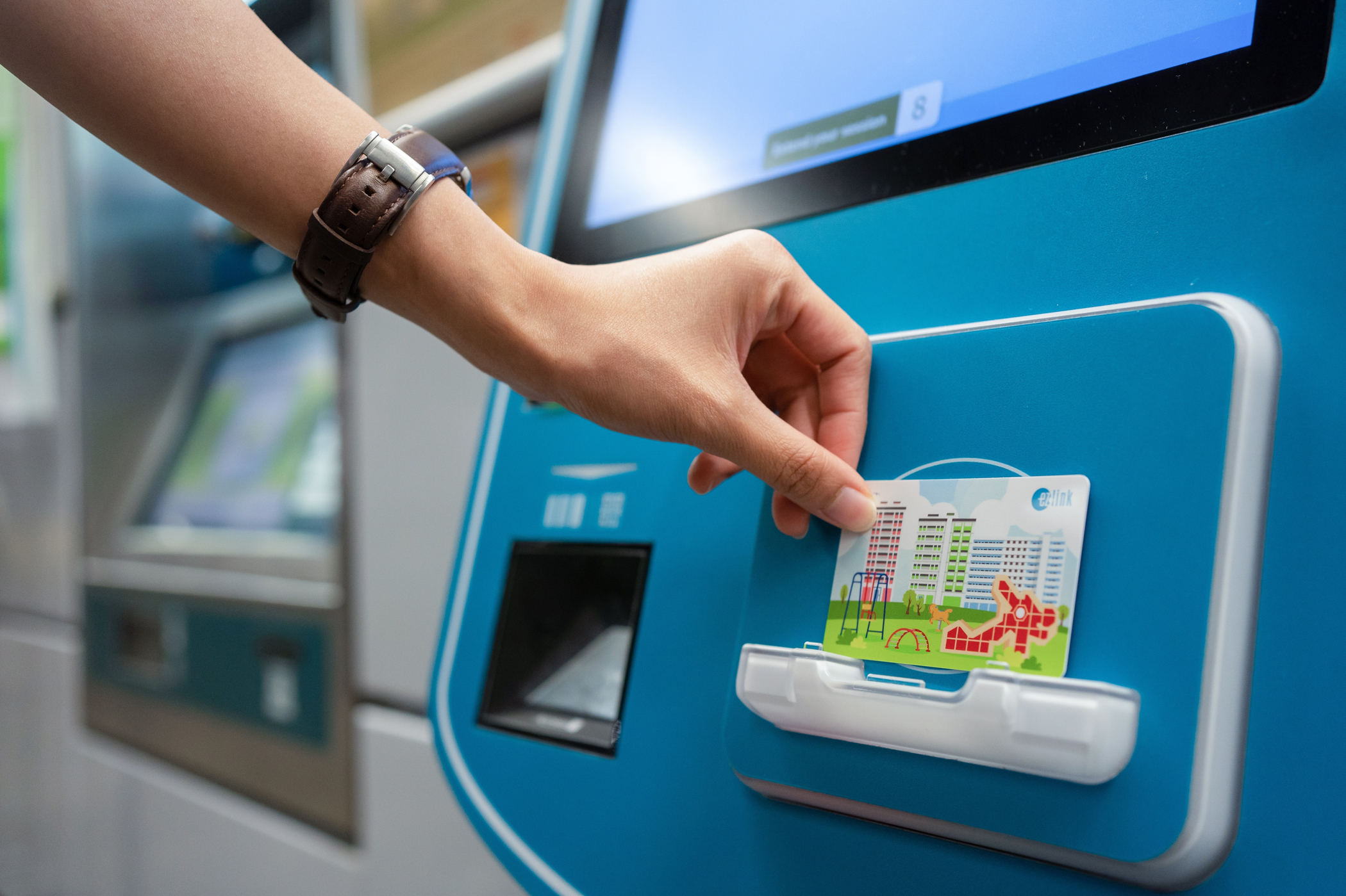 LTA Reverses Decision To Switch To SimplyGo, Will Spend $40 Million To ...