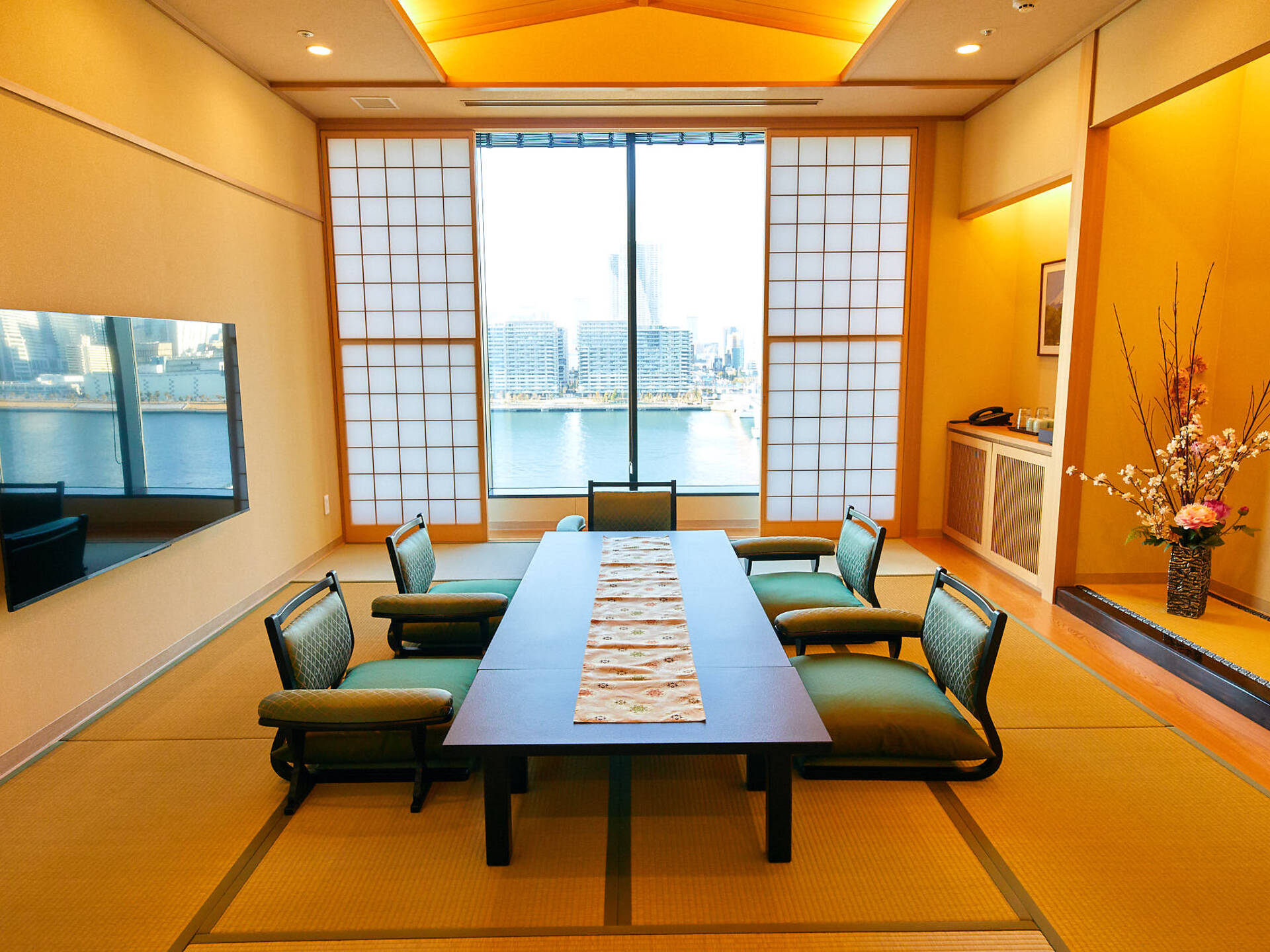 8 best things to do at the new Toyosu Senkyaku Banrai onsen complex