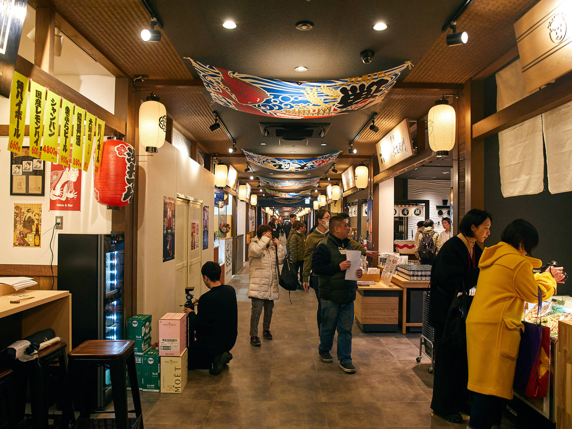 Guide to Toyosu Market, including how to visit the tuna auction